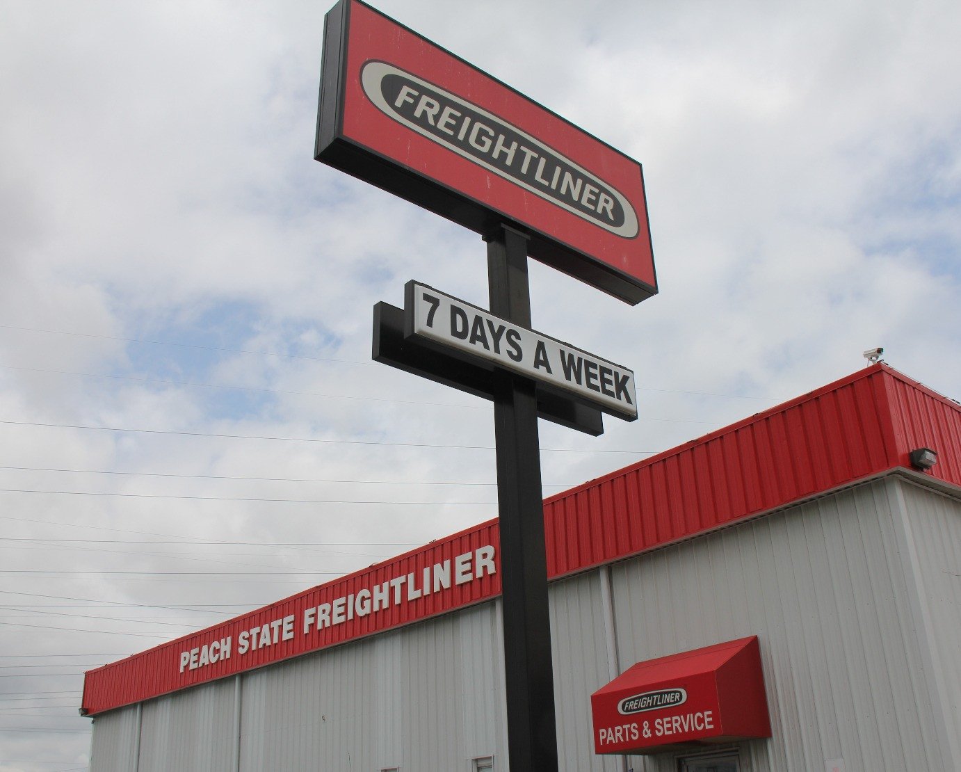 Forest Park, GA Commercial Truck & Freightliner Dealership | Peach ...